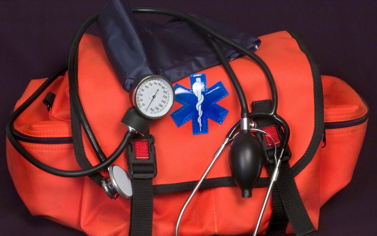 5 Reasons To Keep an EMS Kit in Your House