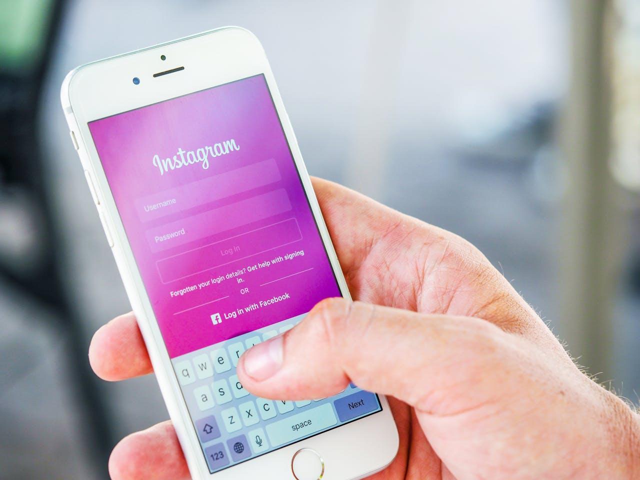 Best Instagram Hashtags for Beauty Brands and Makeup Artists: Updated 2025